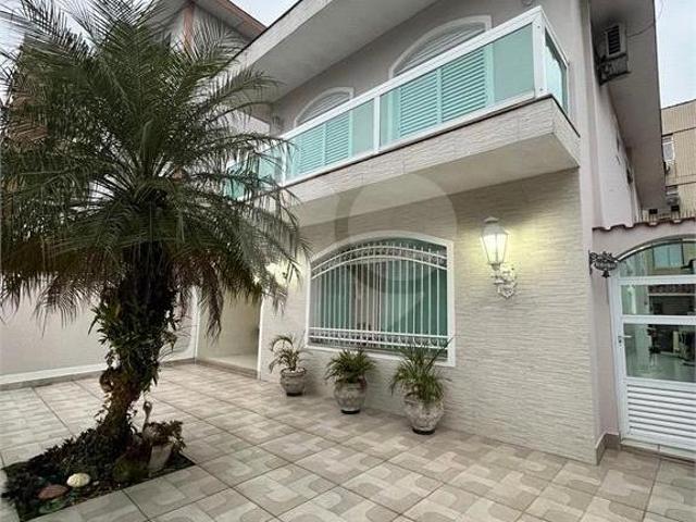 Sobrado com 3 quartos à venda em Aparecida SP