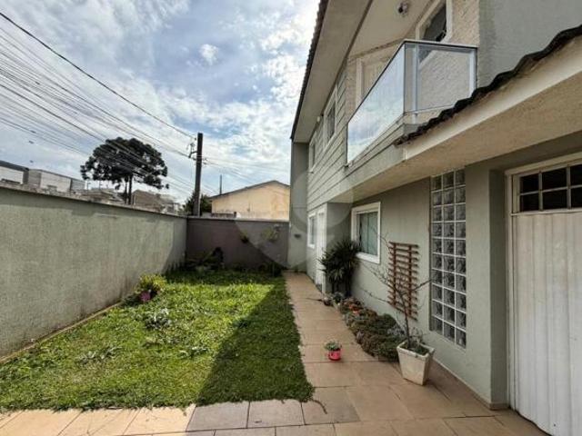 Sobrado com 3 quartos à venda em Boqueirão PR
