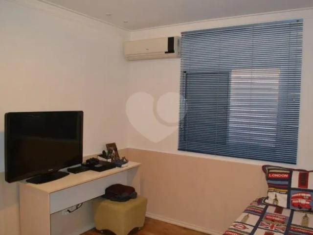Sobrado com 3 quartos à venda em Bortolândia SP