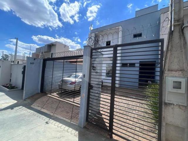 Sobrado à venda com 3 quartos, sendo 1 suíte, em Jardim Santa Júlia, São Carlos
