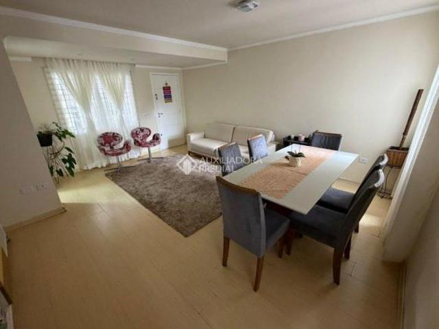 Sobrado com 3 quartos à venda no bairro Novo Mundo na cidade de Curitiba/PR