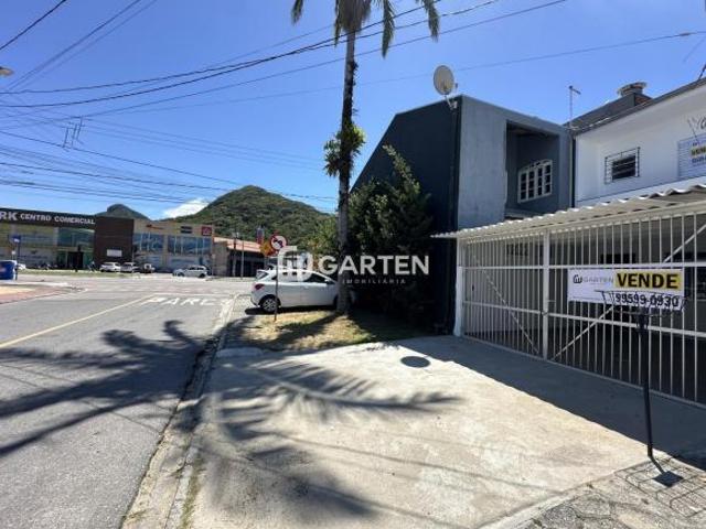 Sobrado com 3 quartos à venda no centro de Caiobá – perto da praia