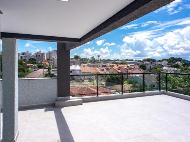 Sobrado com 3 Quartos, à Venda no Novo Mundo