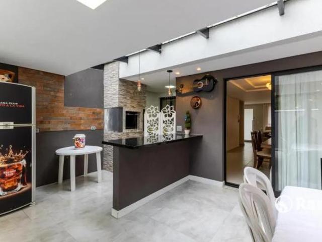 SOBRADO COM 3 QUARTOS ÁREA TOTAL DE 118,44m² SANTA CÂNDIDA REF 6329