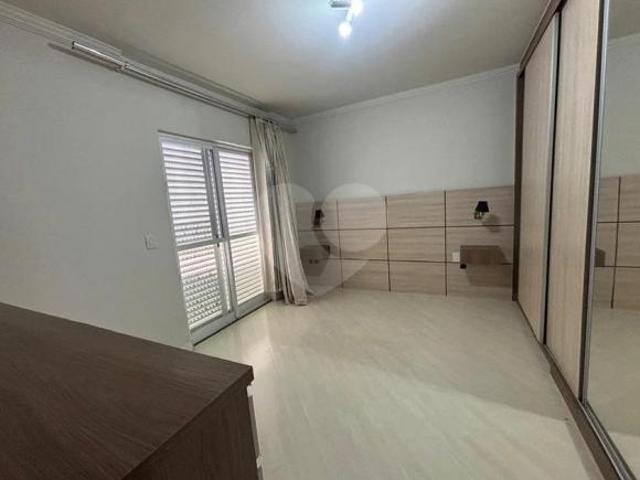 Sobrado com 3 Quartos, Ático e Espaço Gourmet no Bacacheri | 151m² de Conforto