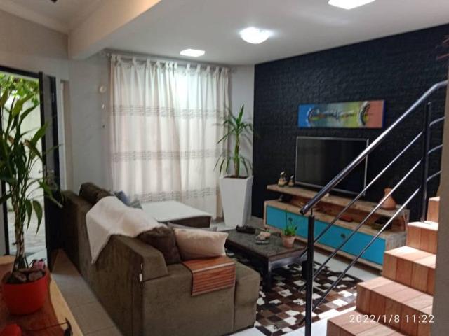 Sobrado com 3 Quartos e 4 banheiros à Venda, 142 m² por R$ 405.000