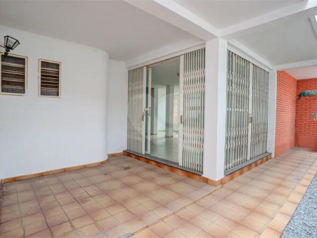 Sobrado com 3 Quartos e 4 banheiros à Venda, 180 m² por R$ 1.100.000
