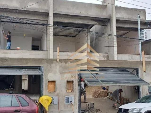Sobrado com 3 Quartos e 4 banheiros à Venda, 180 m² por R$ 1.200.000