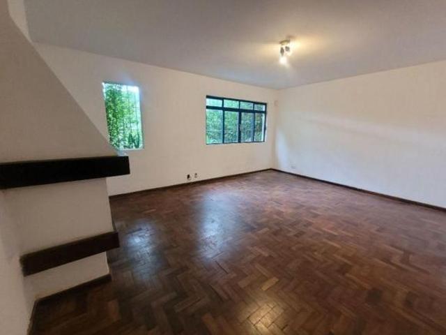 Sobrado com 3 Quartos e 4 banheiros à Venda, 180 m² por R$ 689.900