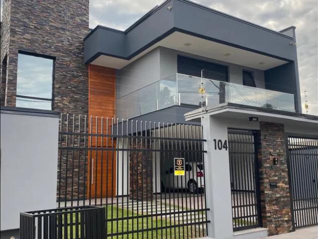 Sobrado com 3 Quartos e 4 banheiros à Venda, 197 m² por R$ 1.290.000