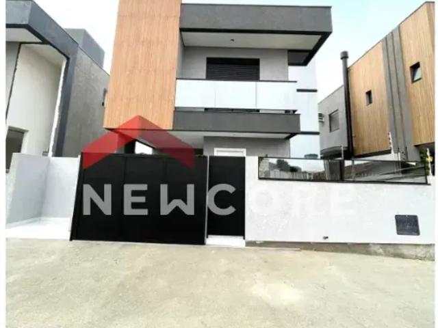 Sobrado com 3 Quartos e 4 banheiros à Venda, 120 m² por R$ 648.540