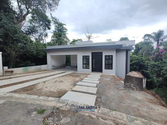 Sobrado com 3 Quartos e 4 banheiros à Venda, 240 m² por R$ 1.250.000