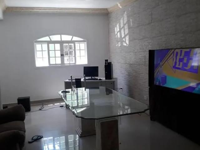 Sobrado com 3 Quartos e 4 banheiros à Venda, 250 m² por R$ 350.000