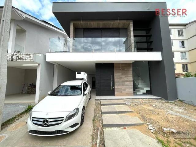 Sobrado com 3 Quartos e 4 banheiros à Venda, 207 m² por R$ 1.270.000