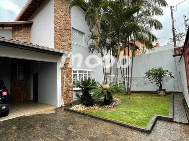 Sobrado com 3 Quartos e 4 banheiros à Venda, 205 m² por R$ 895.000
