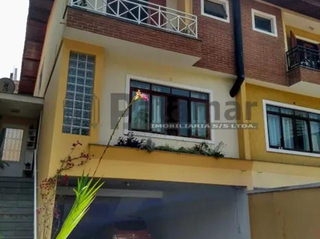 Sobrado com 3 Quartos e 4 banheiros à Venda, 220 m² por R$ 1.125.000