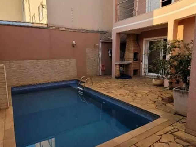 Sobrado com 3 Quartos e 4 banheiros à Venda, 230 m² por R$ 490.000