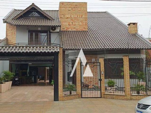 Sobrado com 3 Quartos e 4 banheiros à Venda, 344 m² por R$ 1.600.000