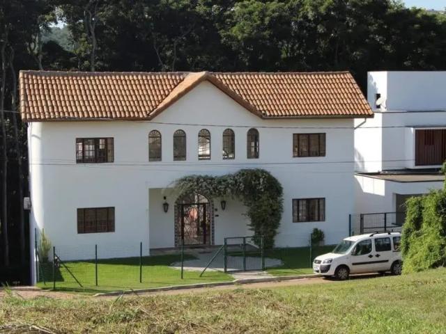 Sobrado com 3 Quartos e 4 banheiros à Venda, 350 m² por R$ 1.725.000