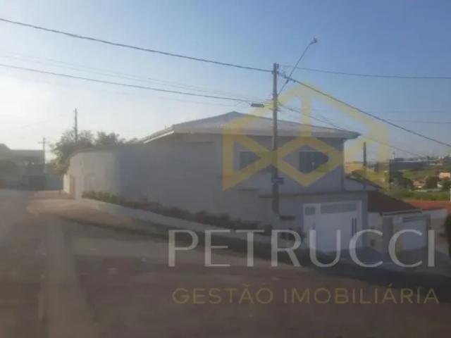 Sobrado com 3 Quartos e 4 banheiros à Venda, 300 m² por R$ 445.000