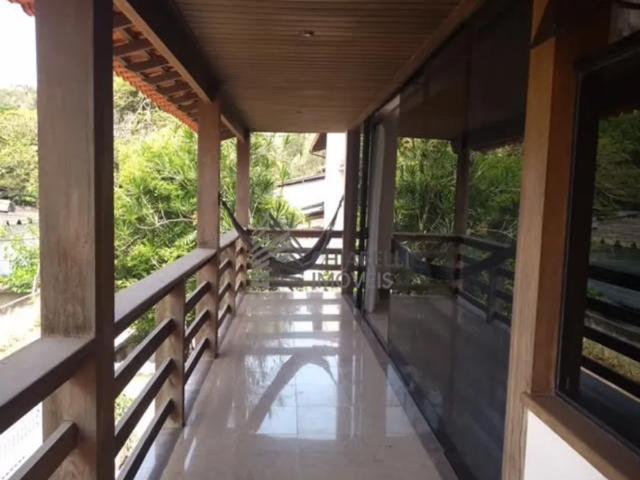 Sobrado com 3 Quartos e 4 banheiros à Venda, 335 m² por R$ 1.200.000