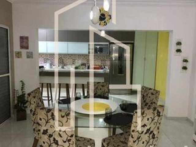 Sobrado com 3 quartos e 4 vagas no Jardim Fernandes