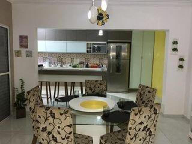 Sobrado com 3 quartos e 4 vagas no Jardim Fernandes