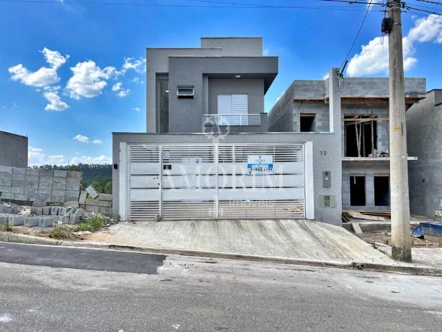 Sobrado com 3 Quartos e 5 banheiros à Venda, 130 m² por R$ 870.000