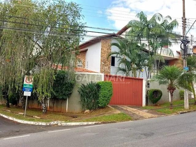 Sobrado com 3 Quartos e 5 banheiros à Venda, 205 m² por R$ 895.000
