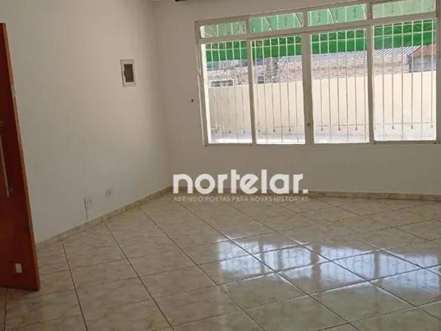 Sobrado com 3 Quartos e 5 banheiros à Venda, 221 m² por R$ 895.000