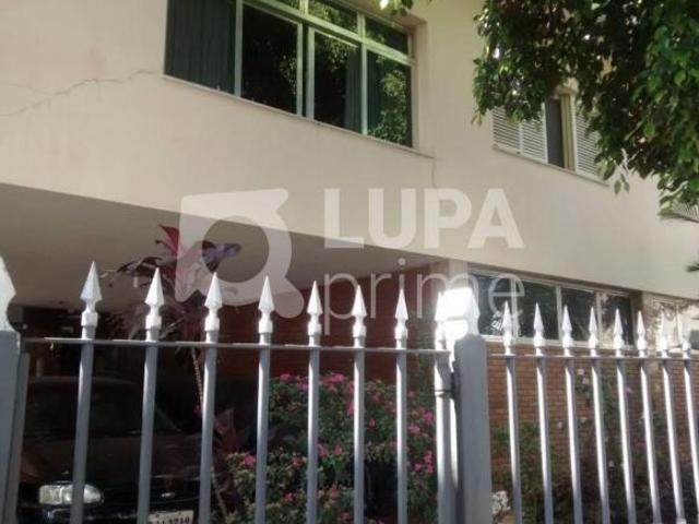 SOBRADO COM 3 QUARTOS E 6 VAGAS A VENDA NO PARQUE EDU CHAVES