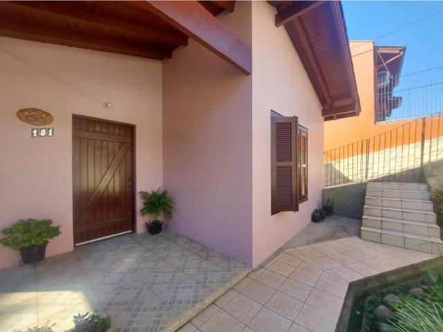 Sobrado com 3 Quartos e 1 banheiro à Venda, 122 m² por R$ 470.000