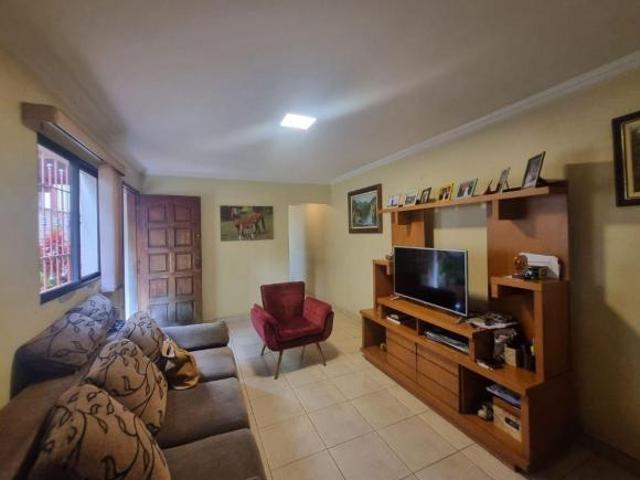 Sobrado com 3 Quartos e 1 banheiro à Venda, 130 m²