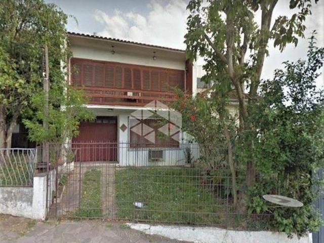 Sobrado com 3 quartos e 1 suíte, 3 vagas com 160m²