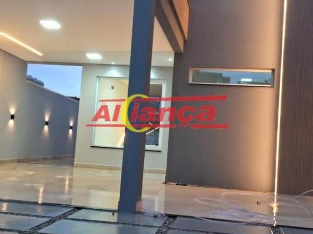 Sobrado com 3 Quartos e 1 suite 4 vagas à Venda, 240 m² Carmela 3
