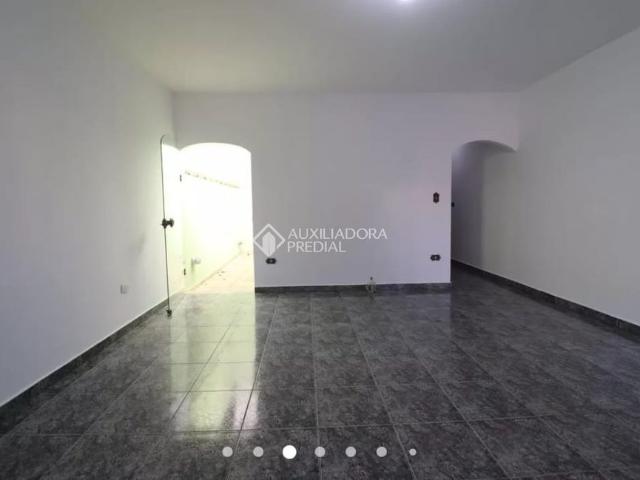 Sobrado com 3 quartos e 260m² para alugar em Parque das Nações, Santo André