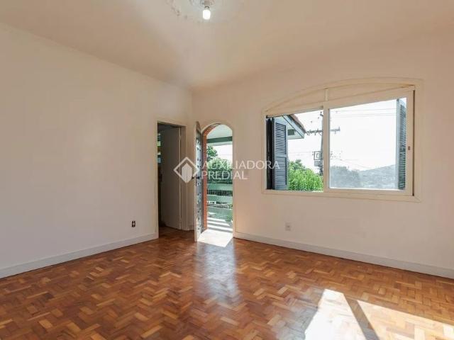 Sobrado com 3 quartos e 265m² para alugar em Jardim Carvalho, Porto Alegre