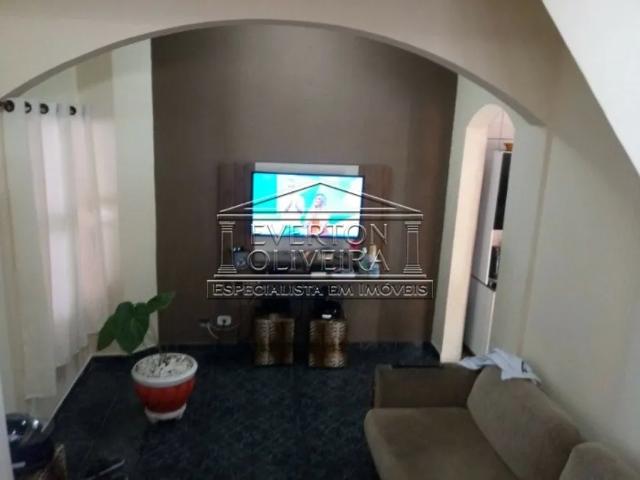 Sobrado com 3 Quartos e 2 banheiros à Venda, 147 m² por R$ 320.000