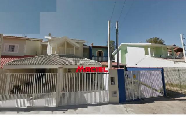 Sobrado com 3 Quartos e 2 banheiros à Venda, 150 m² por R$ 550.000,00