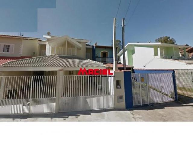 Sobrado com 3 Quartos e 2 banheiros à Venda, 150 m² por R$ 550.000,00