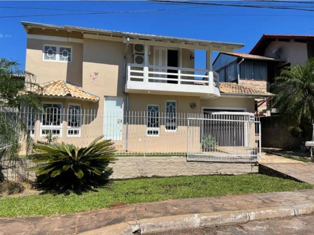 Sobrado com 3 Quartos e 2 banheiros à Venda, 151 m² por R$ 470.000