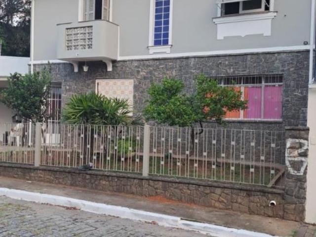 Sobrado com 3 Quartos e 2 banheiros à Venda, 160 m² em Saúde!