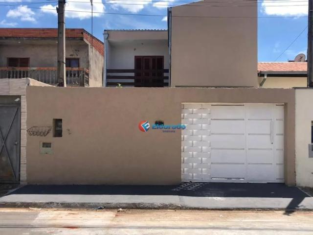 Sobrado com 3 Quartos e 2 banheiros à Venda, 160 m² por R$ 371.000