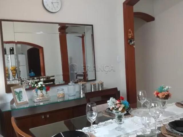 Sobrado com 3 Quartos e 2 banheiros à Venda, 166 m² por R$ 360.000