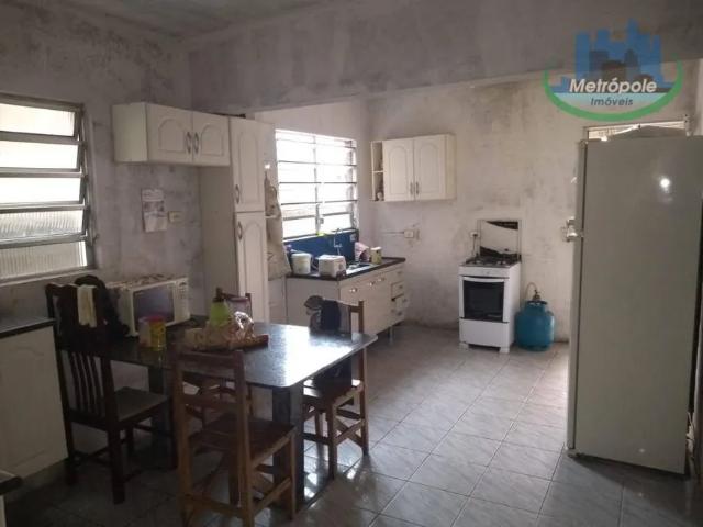 Sobrado com 3 Quartos e 2 banheiros à Venda, 174 m² por R$ 380.000