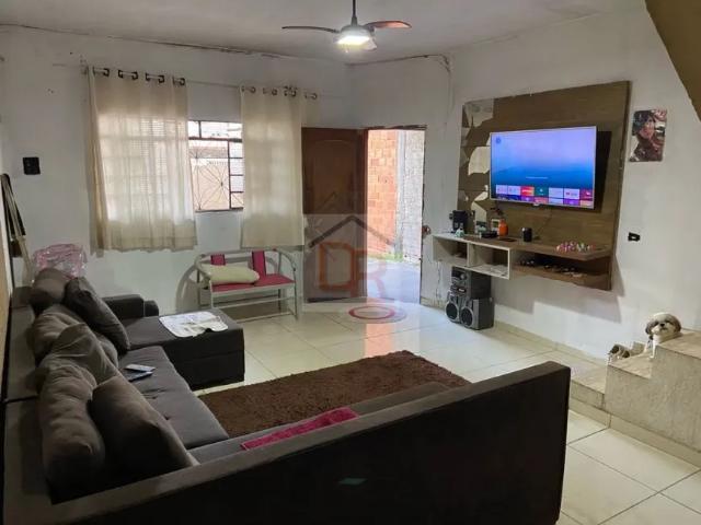 Sobrado com 3 Quartos e 2 banheiros à Venda, 175 m² por R$ 300.000