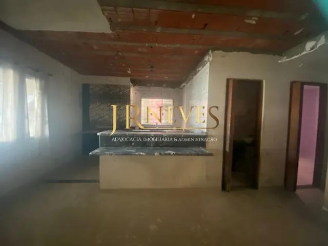 Sobrado com 3 Quartos e 2 banheiros à Venda, 176 m² por R$ 350.000