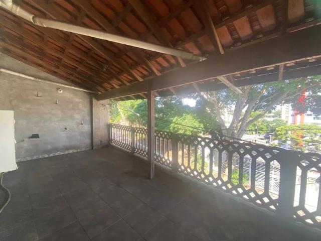 Sobrado com 3 Quartos e 2 banheiros à Venda, 176 m² por R$ 350.000