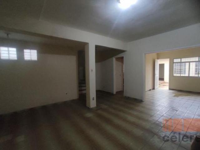 Sobrado com 3 Quartos e 2 banheiros à Venda, 176 m² por R$ 750.000