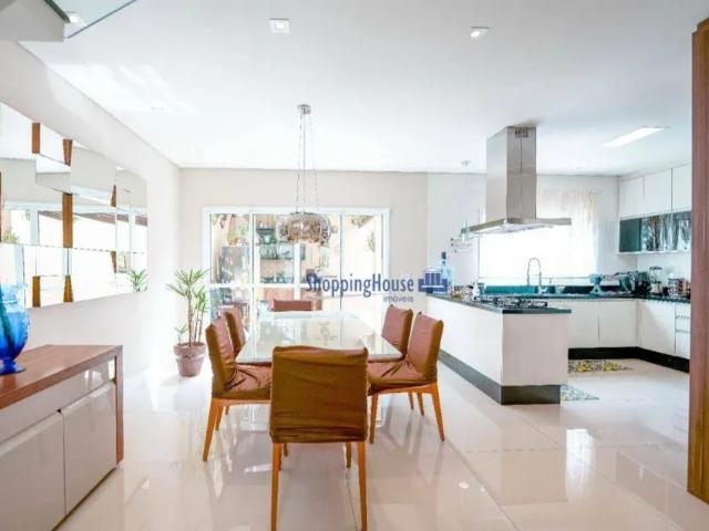 Sobrado com 3 Quartos e 2 banheiros à Venda, 179 m² por R$ 1.299.996
